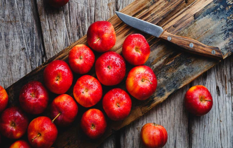 Are Apples Acidic and Good for Acid Reflux? [pH-wise]