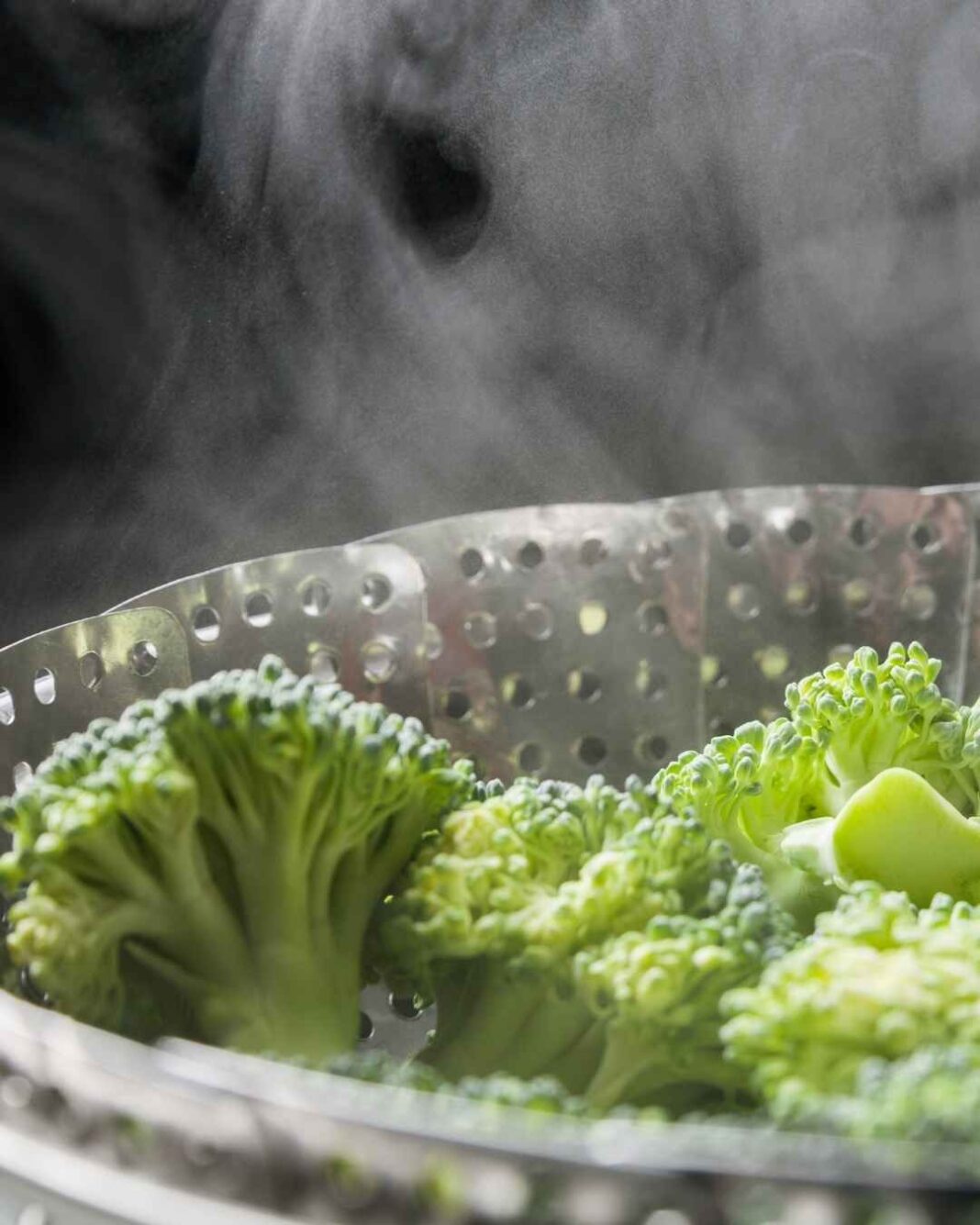 How to Cook Broccoli: 15 Easy Methods (Steaming, Boiling, & Roasting)