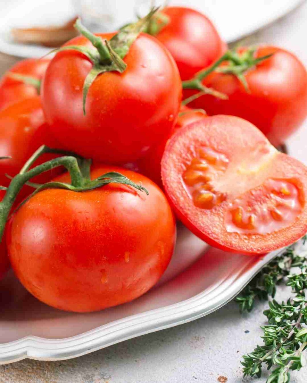 How Many Calories Are in a Tomato? Nutrition & Calorie Guide
